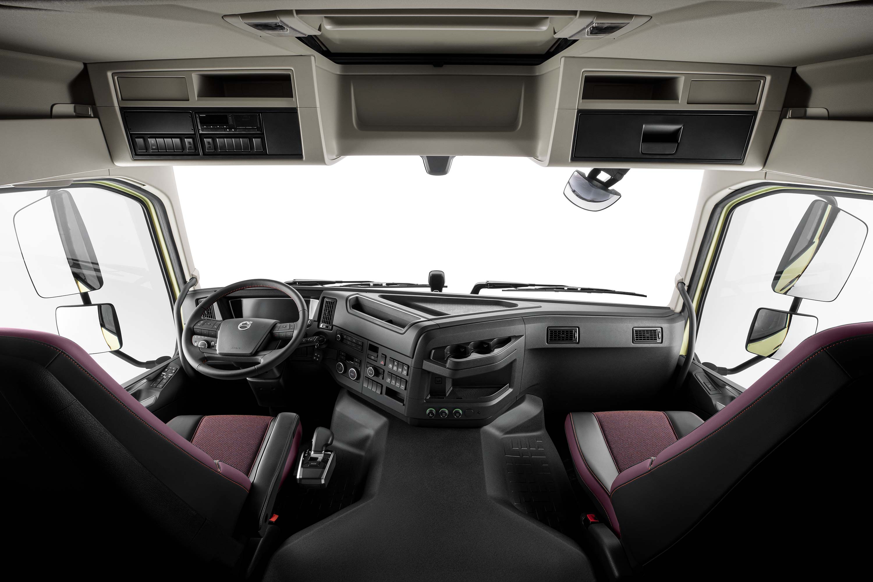 Explore the interior of Volvo FMX | Volvo Trucks
